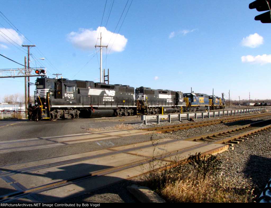 NS 5019 and 5222; CSX 4294
